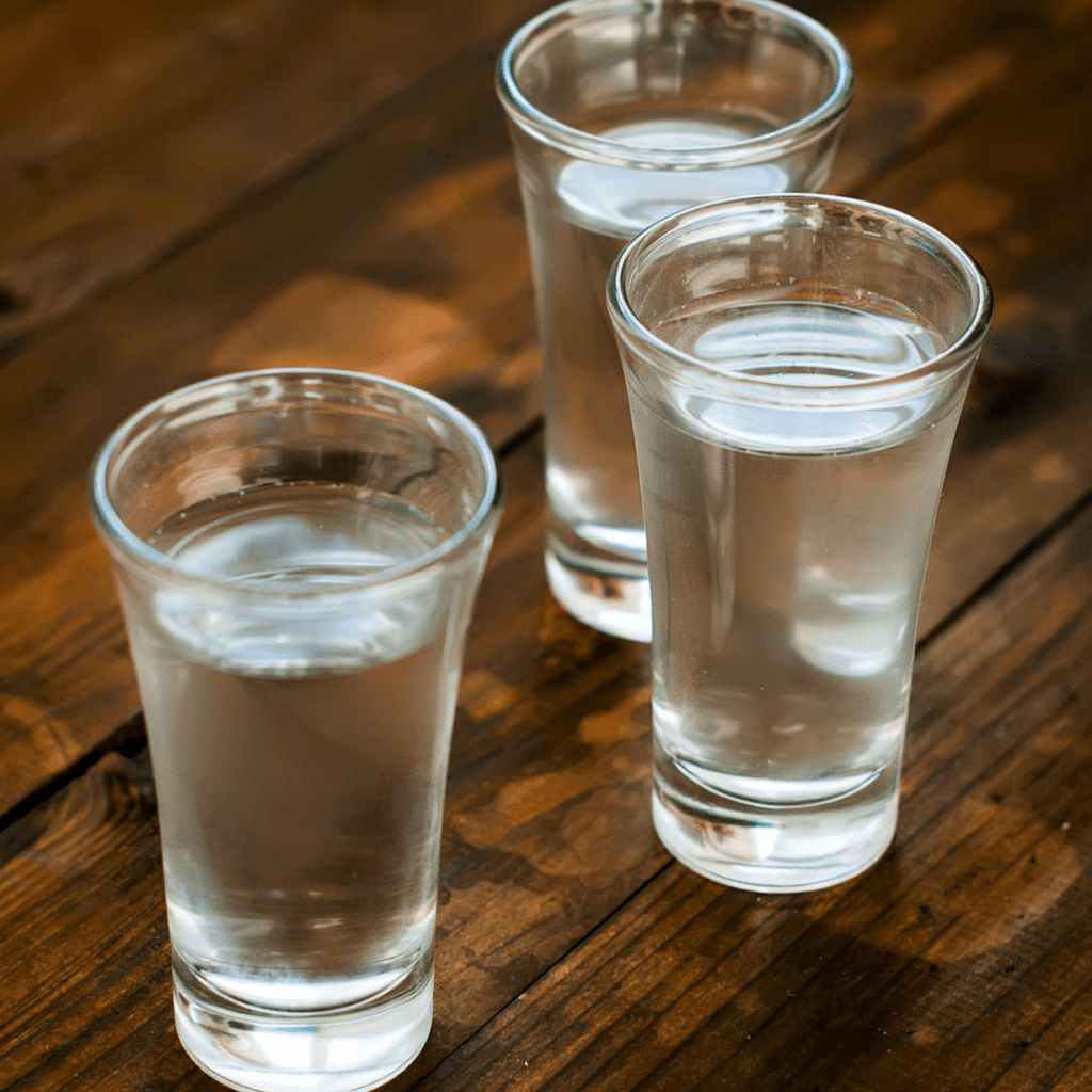 Trago de Aguardiente - San Paleste Parrilla